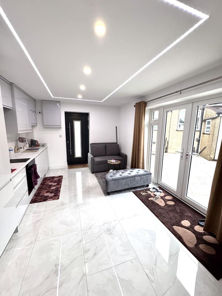Self-contained Independent Beautiful Apt - Ruislip