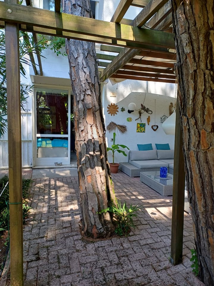 Villa Nel Verde Sotto I Pini A Due Passi Dal Mare. - Lido de Jesolo