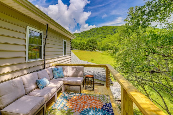 Asheville Couple's Retreat W/ Balcony & Views! - Asheville, NC