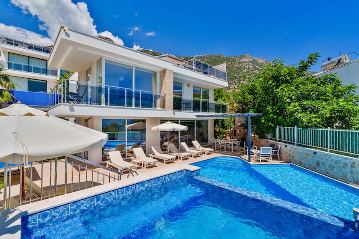8 Kişilik-deniz Manzaralı- ÖZel Havuzlu - Jakuzili - Kalkan