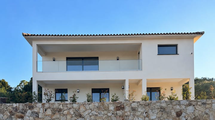 Jolie Location Pour 4 Personnes - Figari