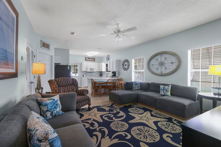 New! Orange Beach Villa, Pool, Sleeps 7! - Orange Beach, AL
