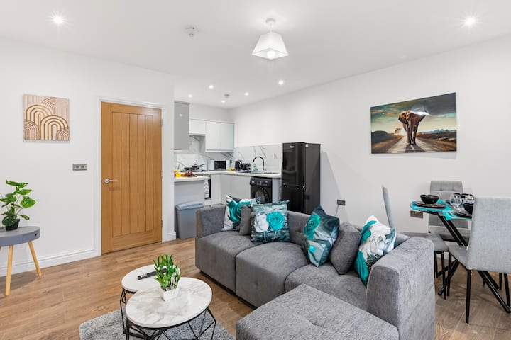 Central | Free Parking | Connections To Manchester - Stockport