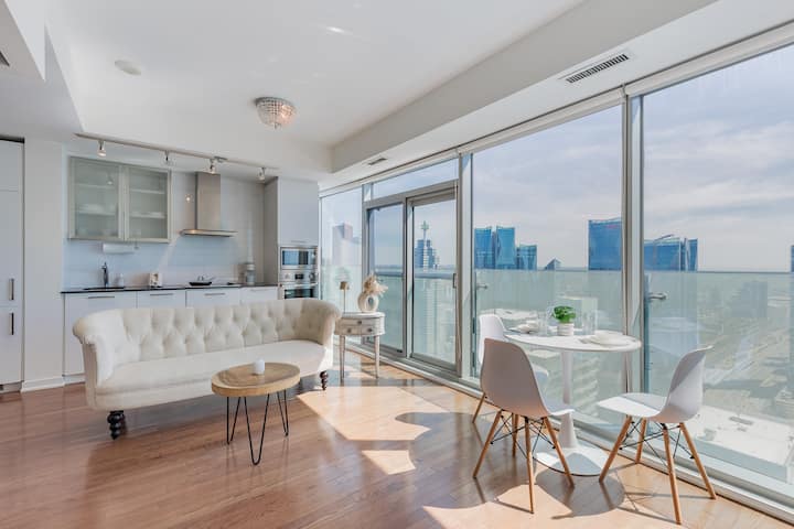 1br Sky-high Lakeview Condo Plus Parking In Downto - Toronto