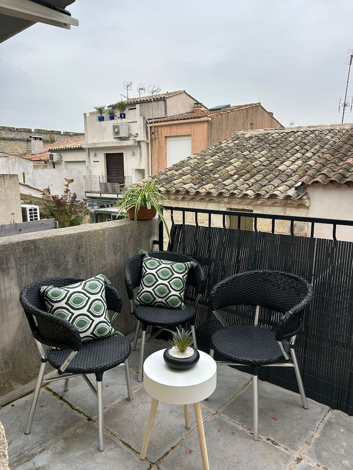 P2 Climatisé Au Cœur D’aigues-mortes Avec Parking - Aigues-Mortes