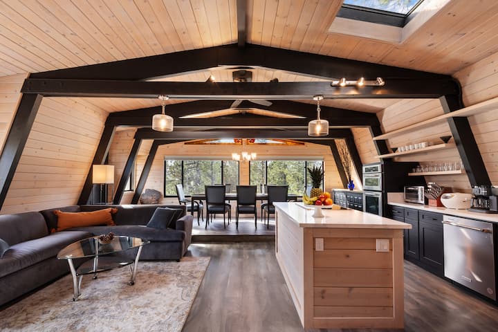 Tahoe Sanctuary | Hot Tub Sauna | Mtn + Lake Views - South Lake Tahoe, CA