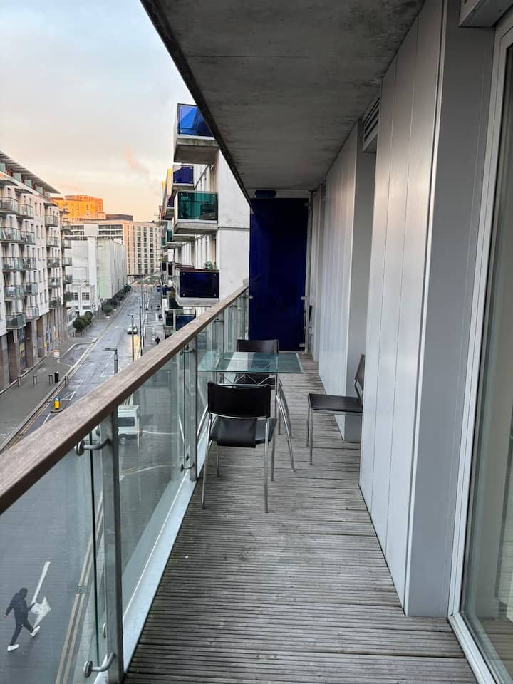 Premium 2br Wembley Apt W/ Balcony & Free Parking - Mill Hill