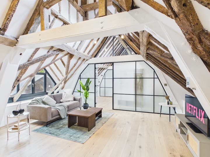 Charming Surrey Apartment - Godalming