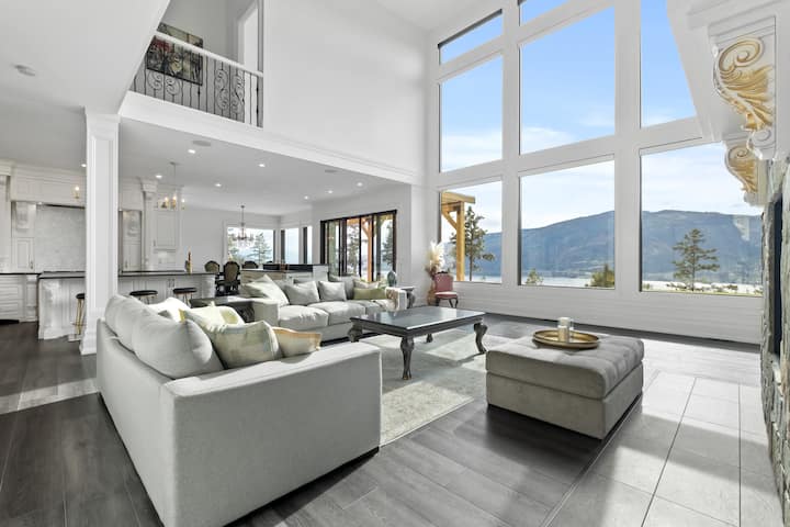 Luxury Kelowna Retreat With Stunning Lake Views! - Lake Country