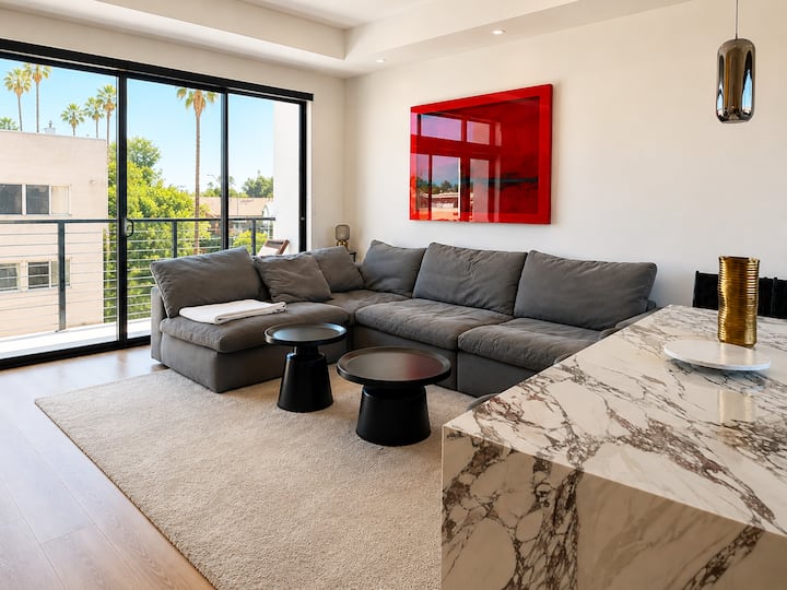 New 5-level Home With Private Rooftop & City Views - Los Angeles, CA