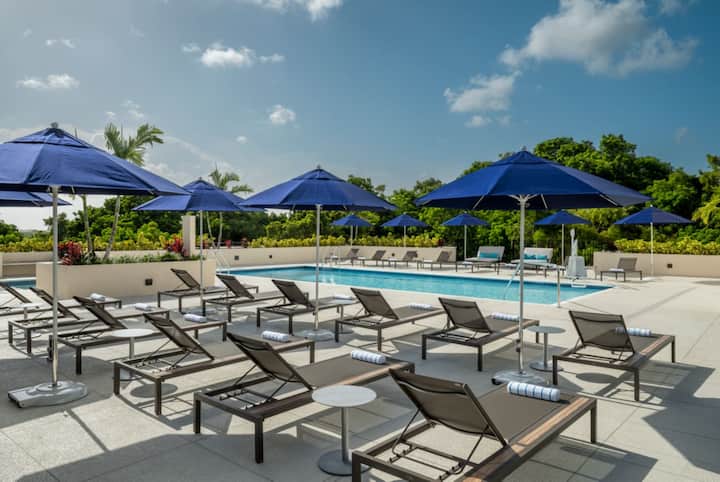 Near Harrahs Pompano Beach + Rooftop Pool & Bar - Pompano Beach, FL