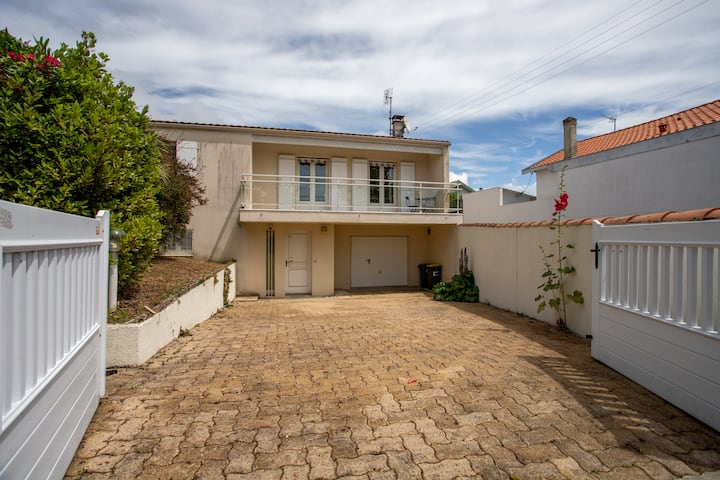 Villa Des Rullas: Plage à Pied, Calme & Confort - Royan