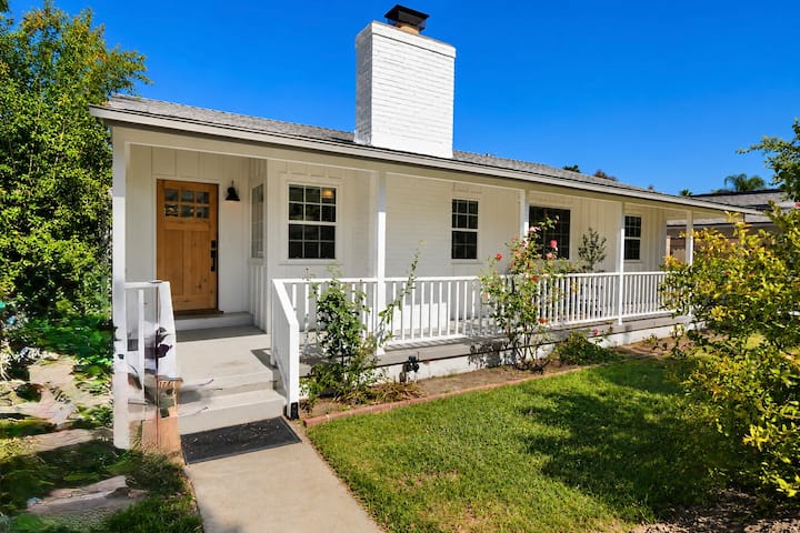 Porch And Pool Paradise - Northridge - Los Angeles