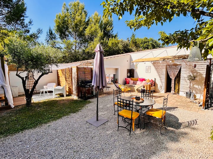 Petite Maison De Charme La Bohème Des Garrigues - Carpentras