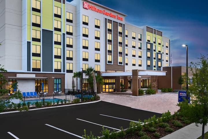 Close To Universal Studios + Restaurant. Bar. Pool - 奧蘭多, FL