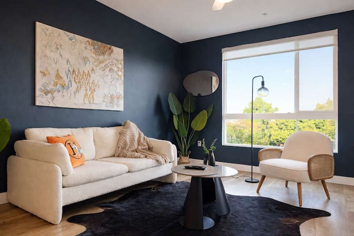 Modern Apartment 10 Min To Disneyland | Pool & Gym - Tustin, CA