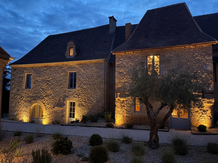 Périgord Farm House With Stunning Views And Pool - Montignac