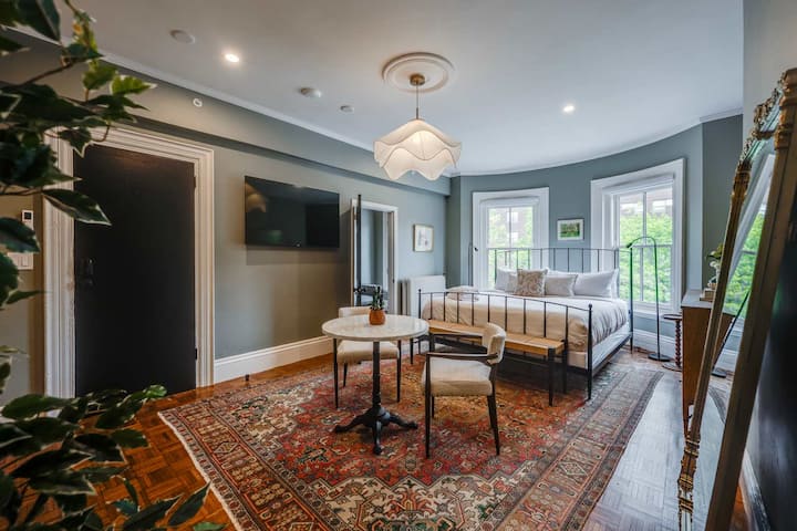 Stylish South End Stay - Boston, MA