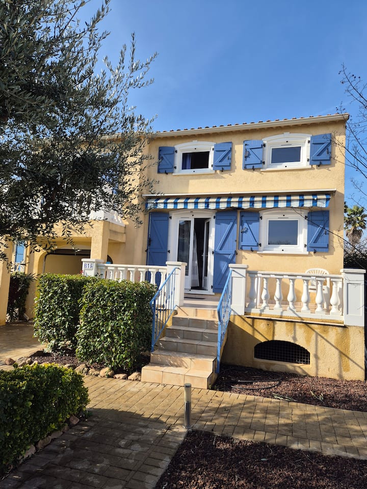 Maison De Vacances Dans Un Domaine Avec Piscine - Var