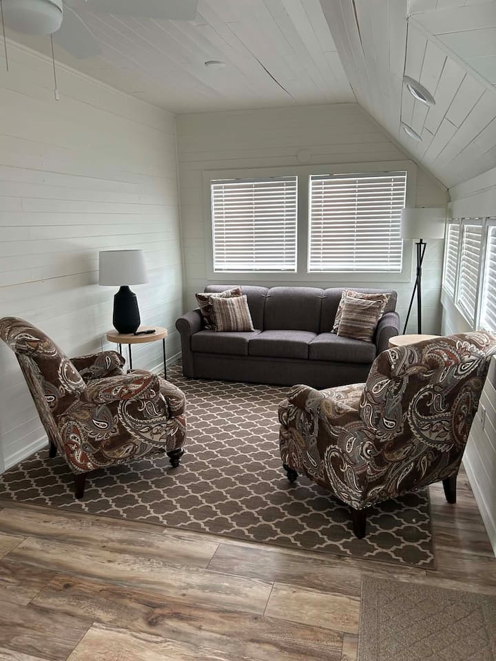 Lake Poinsett Waterfront Cabin - Lake Poinsett, SD