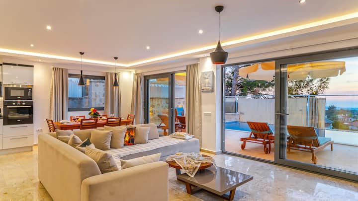 Doğa Içerisinde Jakuzili 6 Kişilik Tatil Villası - Turkey