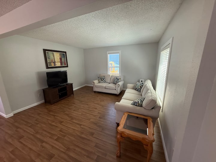 Charming Single-story Home Close To Everything - Tacoma, WA