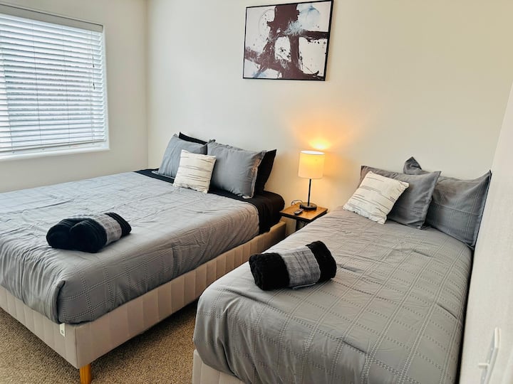 2 Masters, 3 Tvs, Sleeps 7/e9 - Sparks, NV