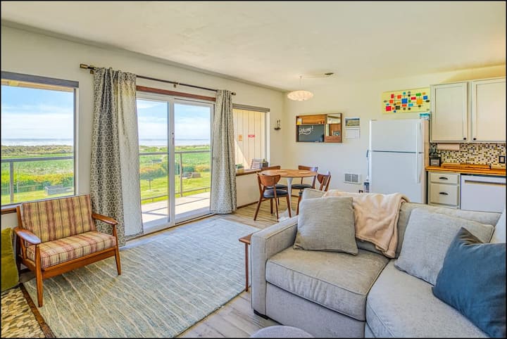 Hi-tide Resort, Top-floor, Fireplace , Unit 22 - Moclips, WA