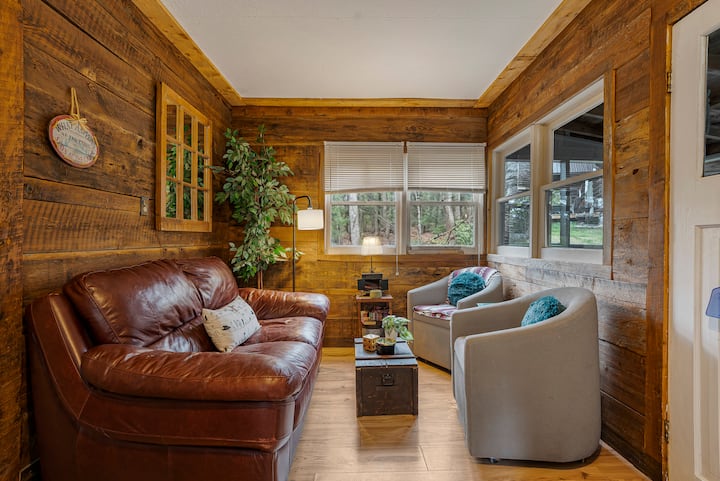 Rustic Waterfront Cabin | Bbq, Fire Pit & Views - Ontario 60