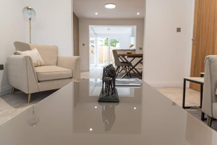 City Oasis | Modern Home, Free Parking, Sleeps 5 - Norfolk