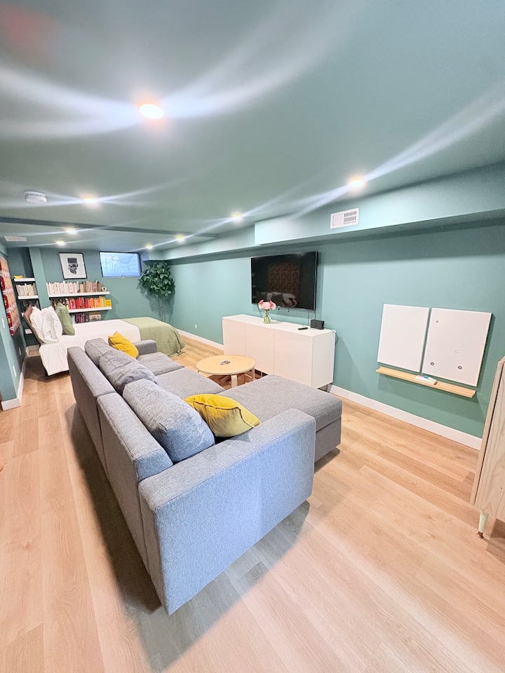 Colourful And Cozy Private Basement Suite - Toronto