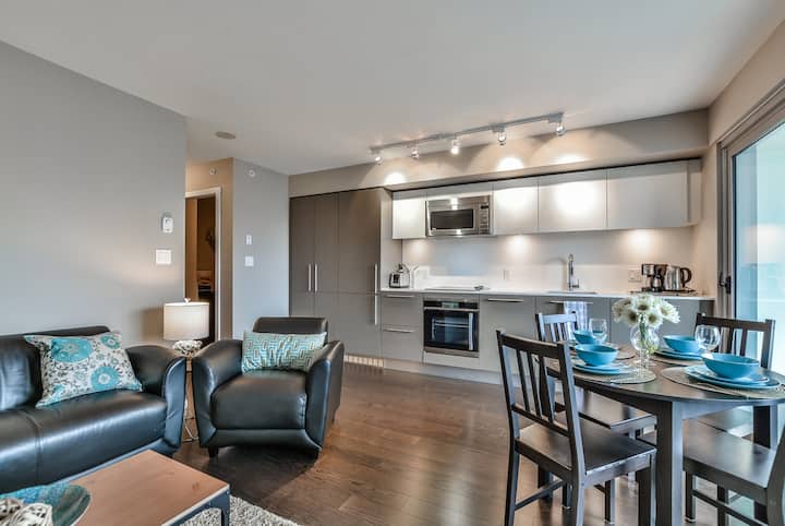 Luxury Living Steps From Everything - Vancouver
