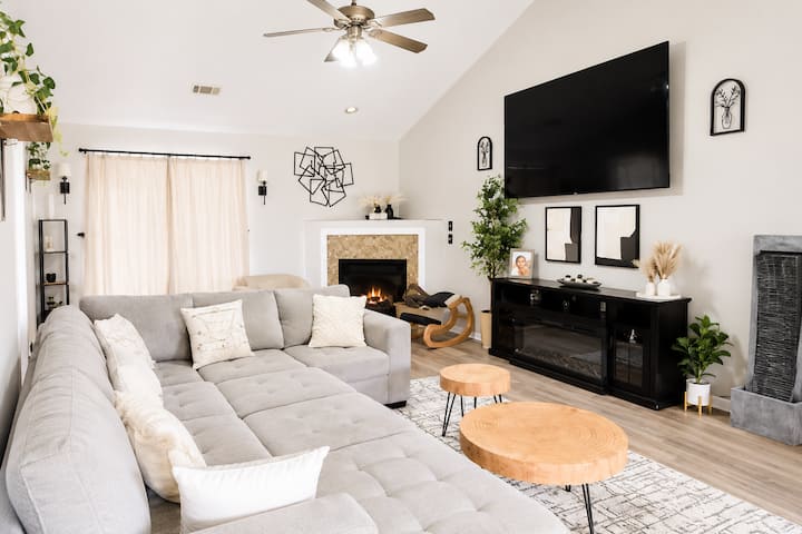 Hidden Gem In High Point W/ Fenced In Backyard - High Point, NC