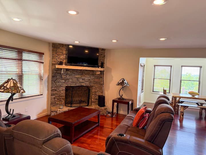 Cozy Mountain Escape With Stunning Views In Murphy - Murphy, NC