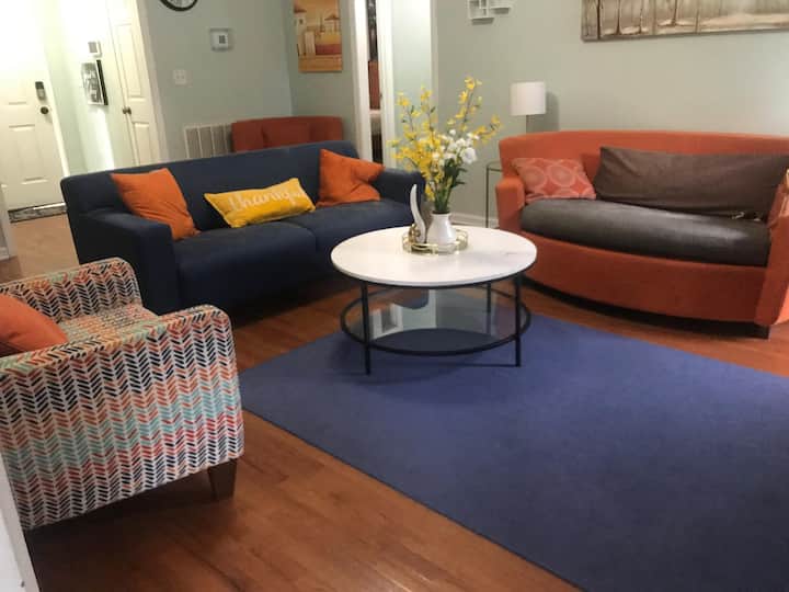 3br House · Sleeps 10 · Parks 5 Cars - Clarksville, TN