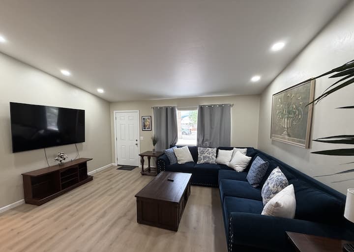 '25 Remodeled 4/2 With Huge Yard/2 Dens & Firepit - Tucson, AZ