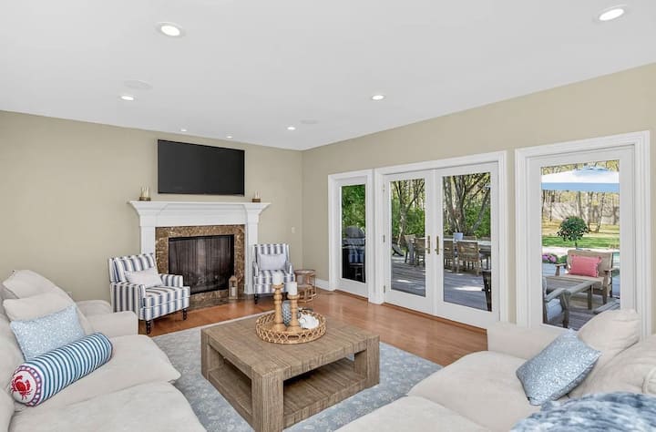 Newly Furnished Resort Style Hamptons Retreat - Hampton Bays, NY