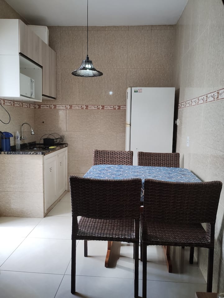 Otima Localização,
Um Quarteirão Da Praia - Guarujá