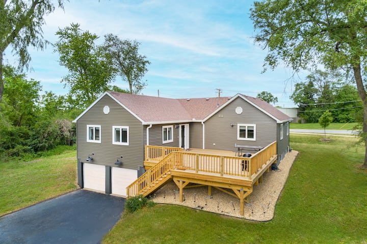 Modern House In Roselle - Bartlett, IL