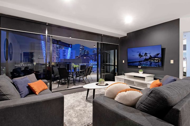 Circle On Cavill | 3br 2ba - Sleeps 10 | Lvl 7 - Surfers Paradise