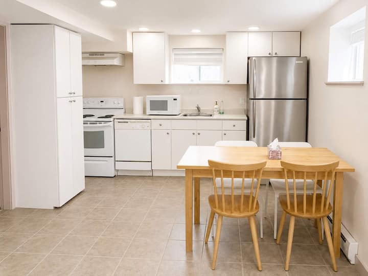 Cozy 2br Suite In Quiet Vancouver West - Vancouver