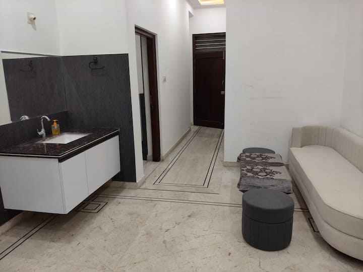 Elegant 3bhk Retreat In The Heart Of Udaipur. - Udaipur