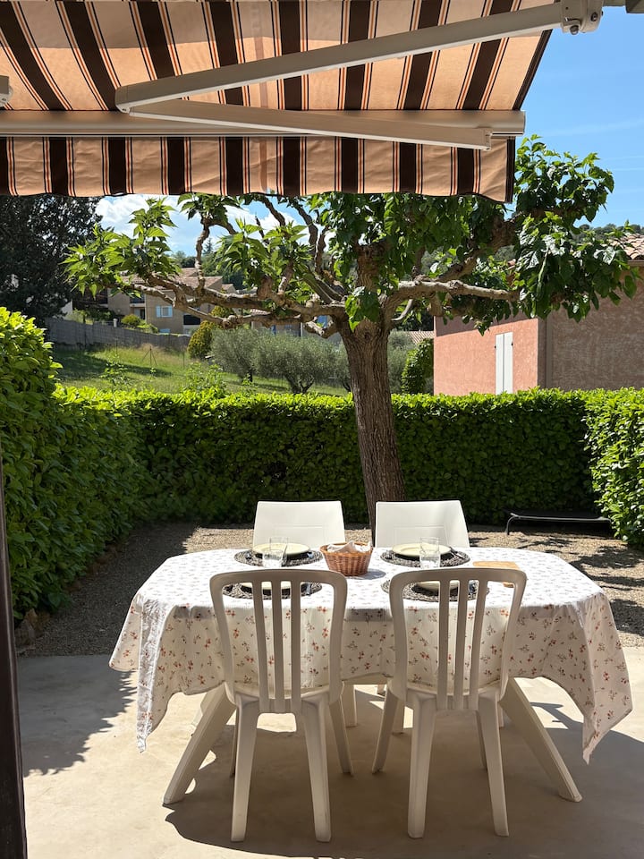 T2 Avec Jardin Clôturé – 4 Personnes - Gréoux-les-Bains