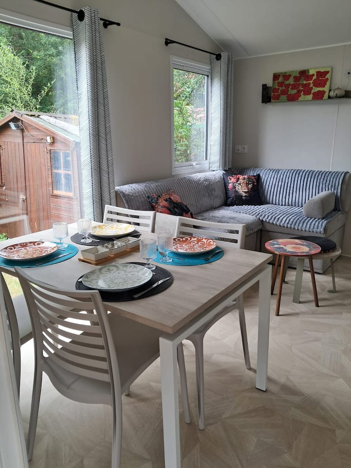 Mobil Home Dans Camping Fleuri - Trégunc