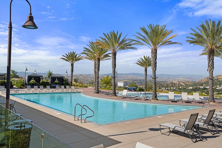 Resort Style Spacious Designer Home - Santa Clarita, CA