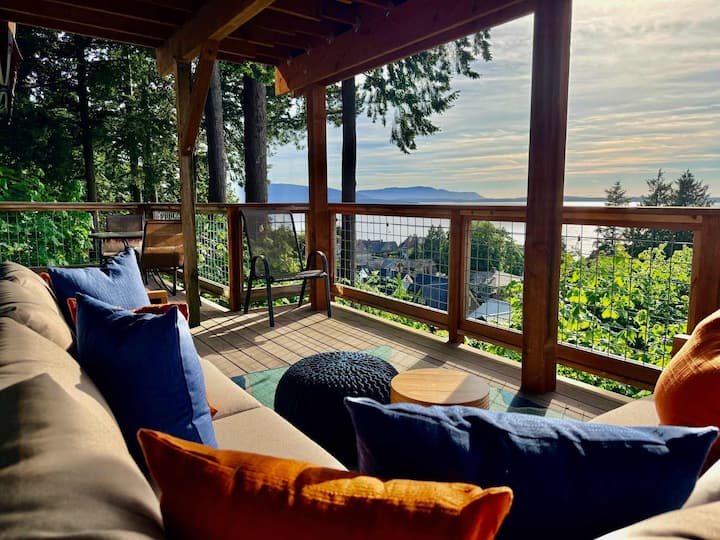 Luxury Bay Retreat | Hot Tub + Views - Bellingham, WA