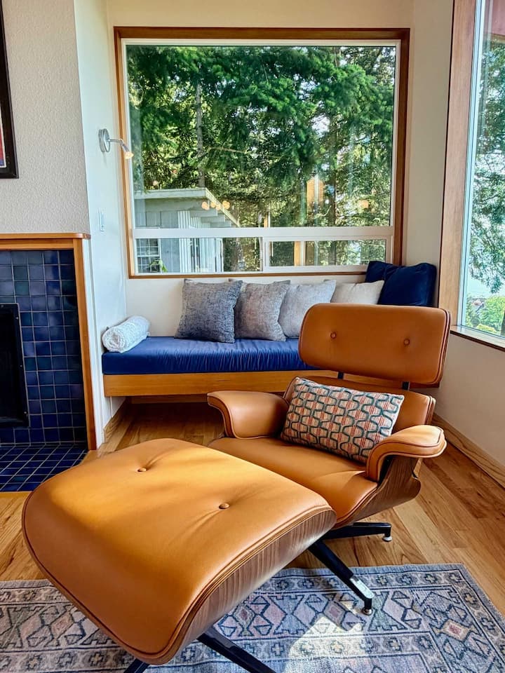 Luxury Bay Retreat | Hot Tub + Views - Ferndale, WA