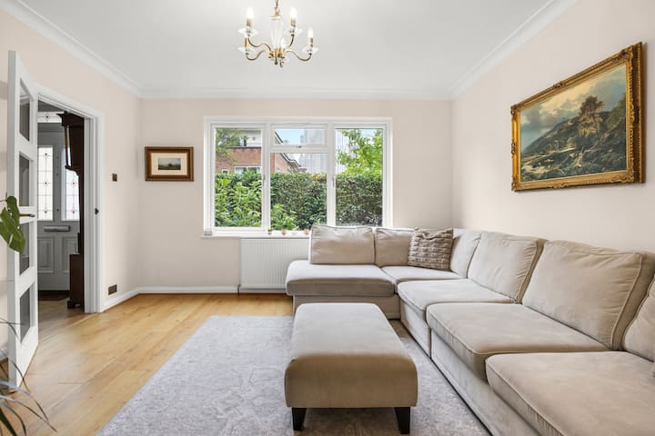 Nine Elms Retreat | 3br House & Garden | Battersea - London