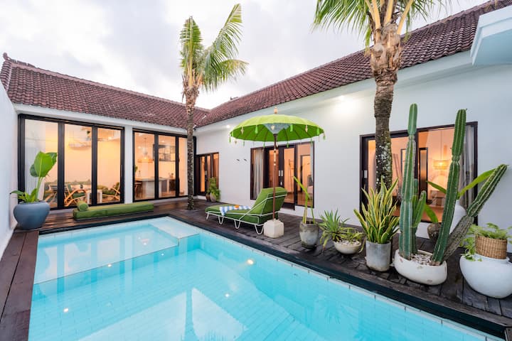 Tropical 3br Villa With Private Pool In Canggu - Bali