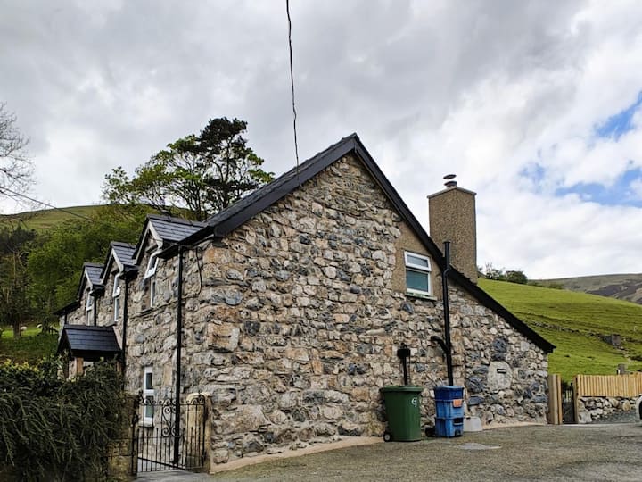 4 Bed In Llanfihangel Y Pennant (Oc-b42719) - Barmouth